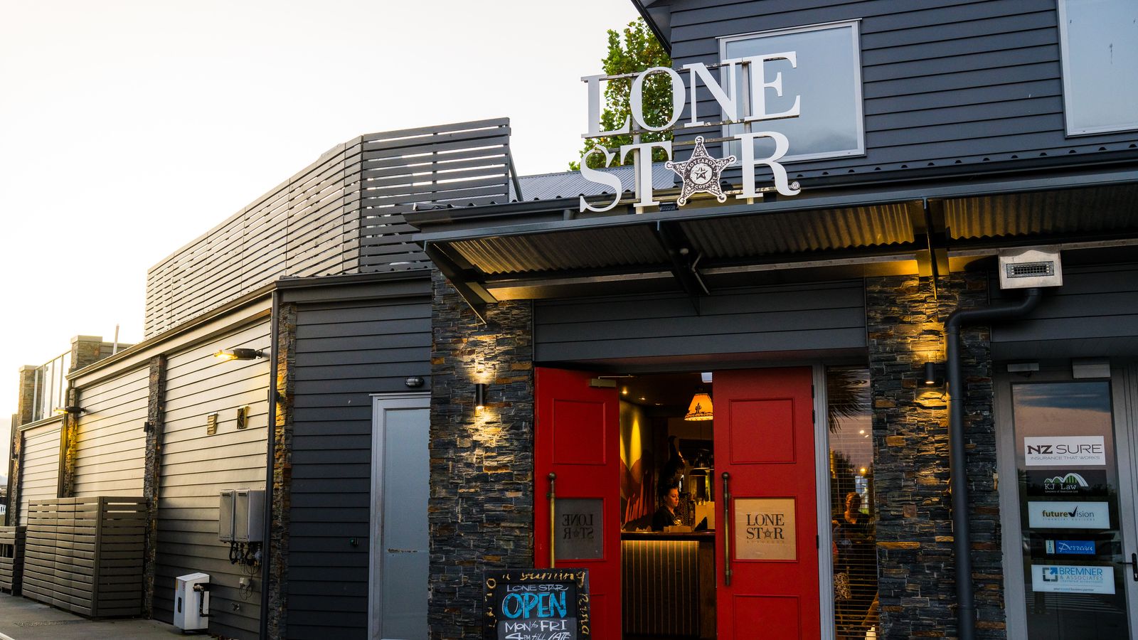 Family Restaurant Hamilton | Best Restaurant Hamilton NZ | Lone Star